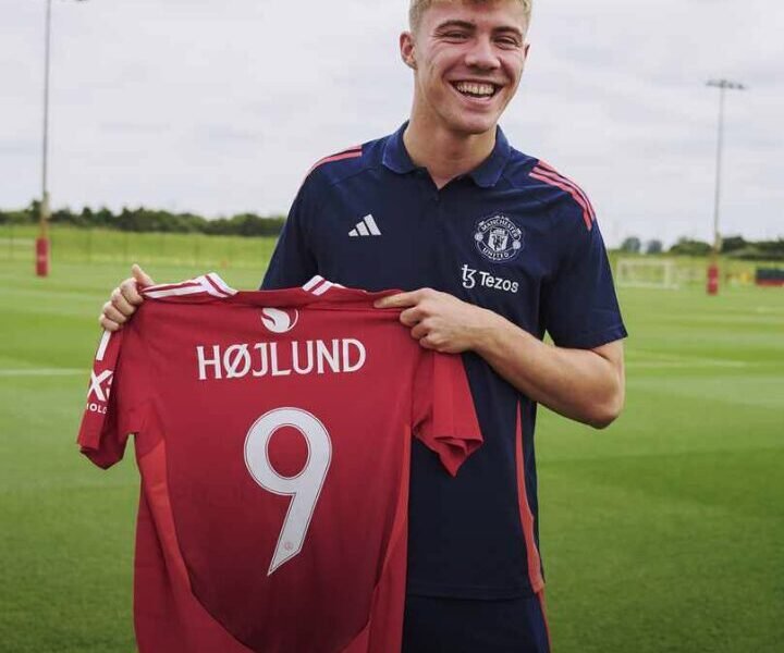 Rasmus Hojlund issues statement after Instagram post sparks Man Utd ...